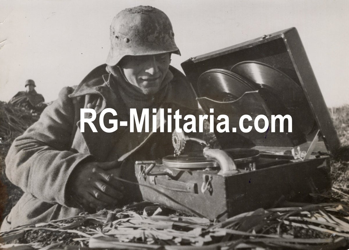 Original WW2 German Press Photo - German soldier listening to music on ...
