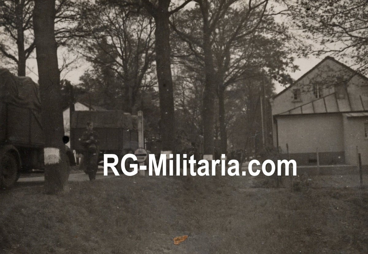 Original WW2 German Photo - German soldiers and trucks crossing the ...