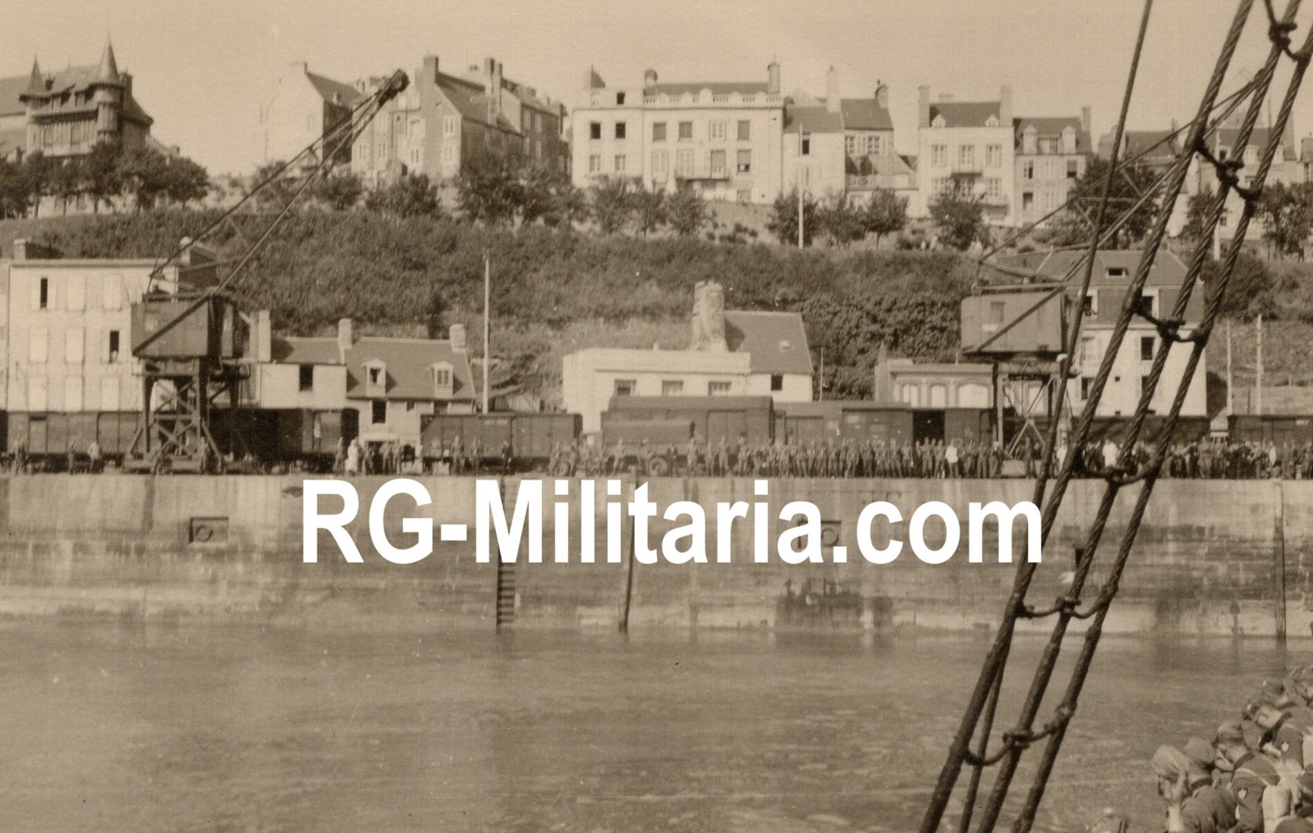Original WW2 German Photo - German troops capture the British channel ...