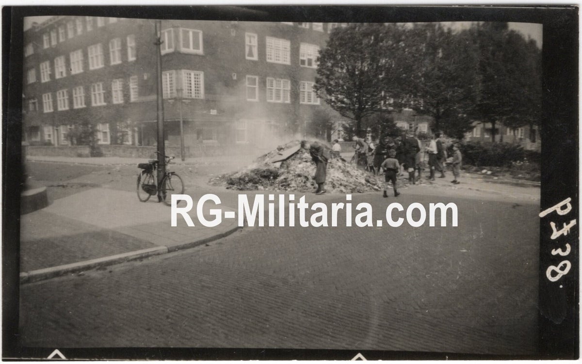 Original WW2 Dutch Collaboration NSB Press Photo - Children making a fire