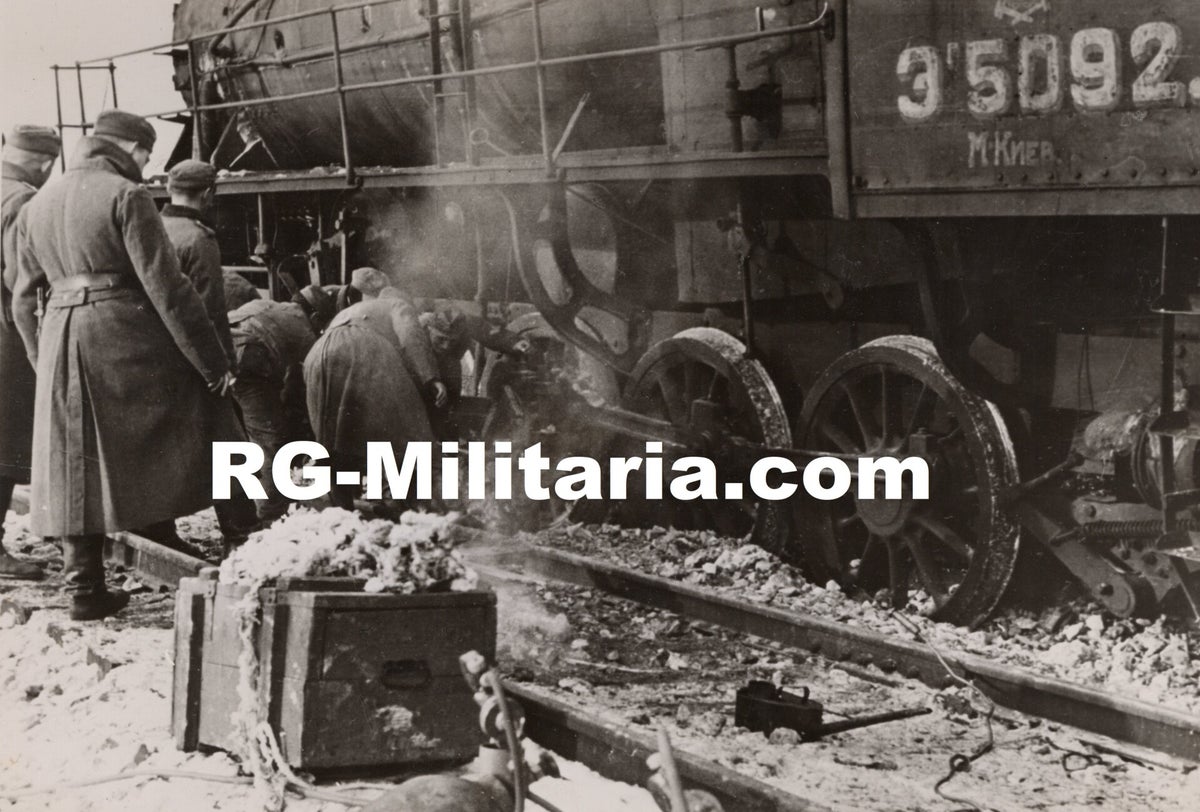 Original WW2 German Waffen SS Press Photo - Waffen SS soldiers checking ...