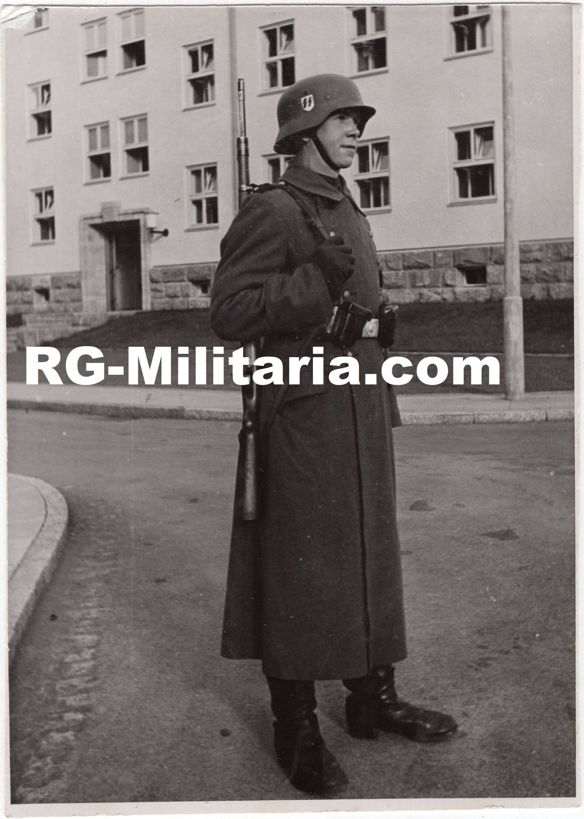 Original WW2 German Waffen SS Photo - SS soldier standing on guard