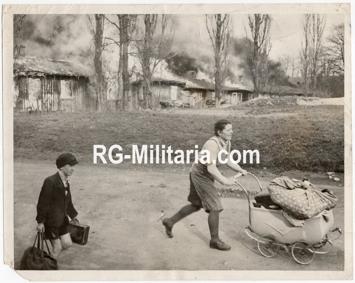 Original WW2 US Press Photo - German civilians flee fire area ...