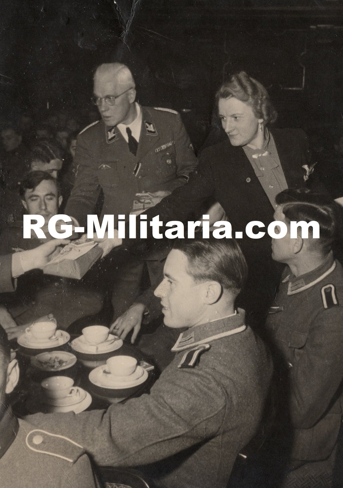 Original WW2 German Press Photo - German wounded soldiers gathering in ...