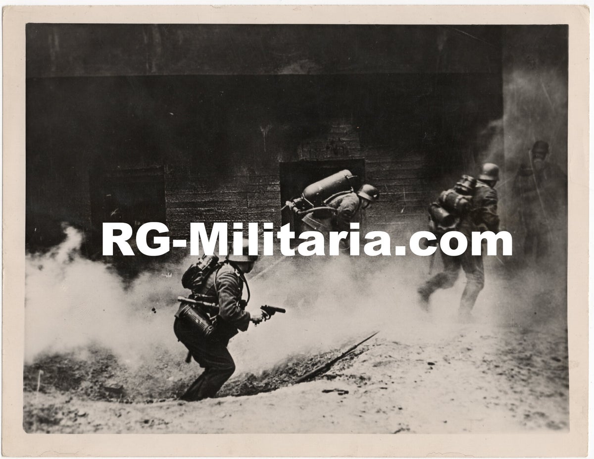 Original WW2 British Military Photo - Wehrmacht soldier with a ...