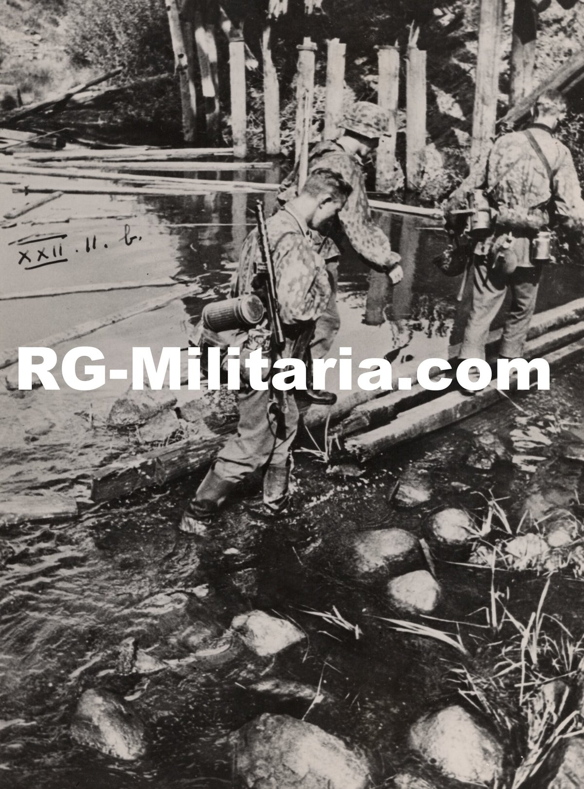 Original WW2 British Military Photo - Waffen SS camouflaged troops ...