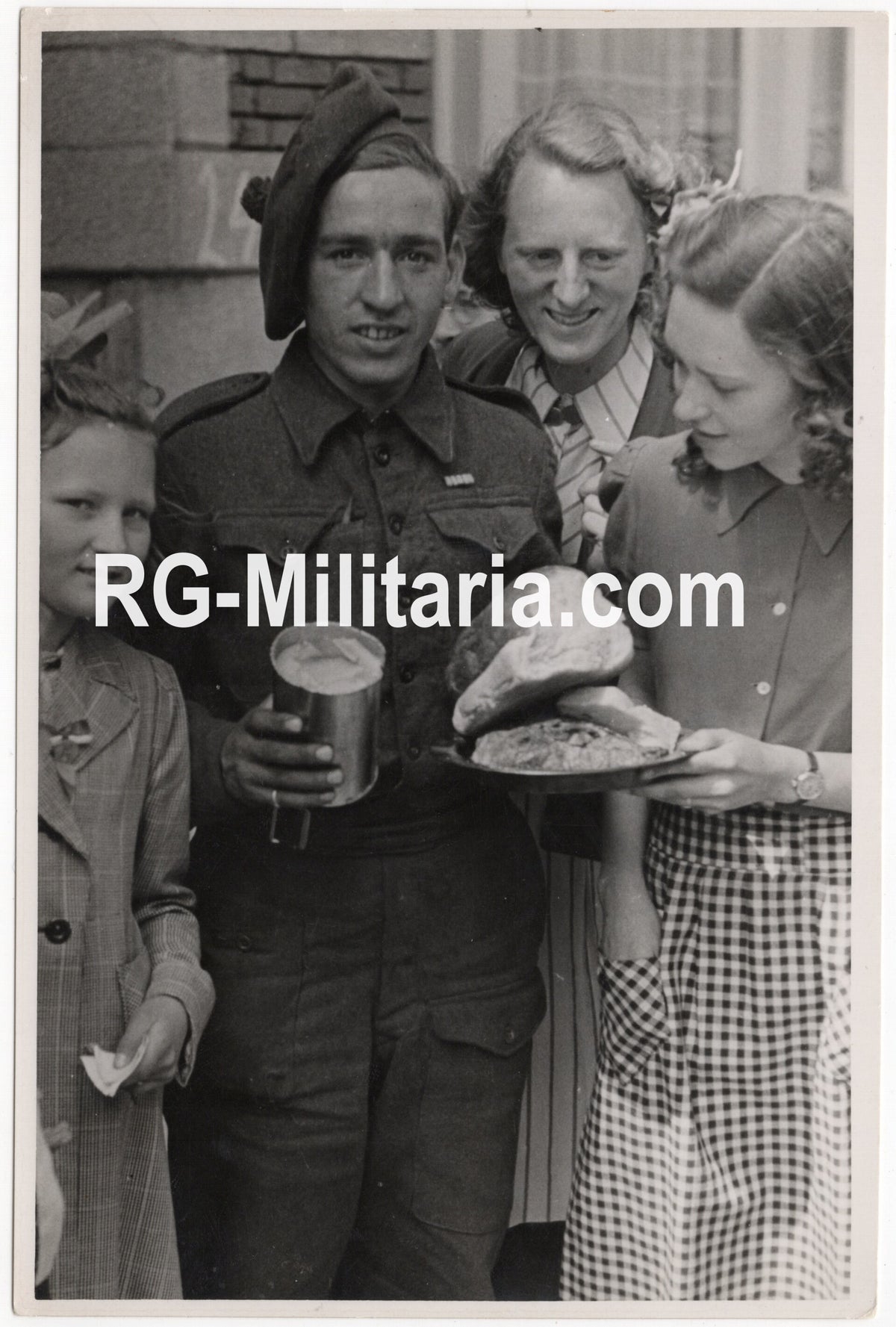 Original WW2 Dutch Liberation Press Photo - Allied soldier giving ...