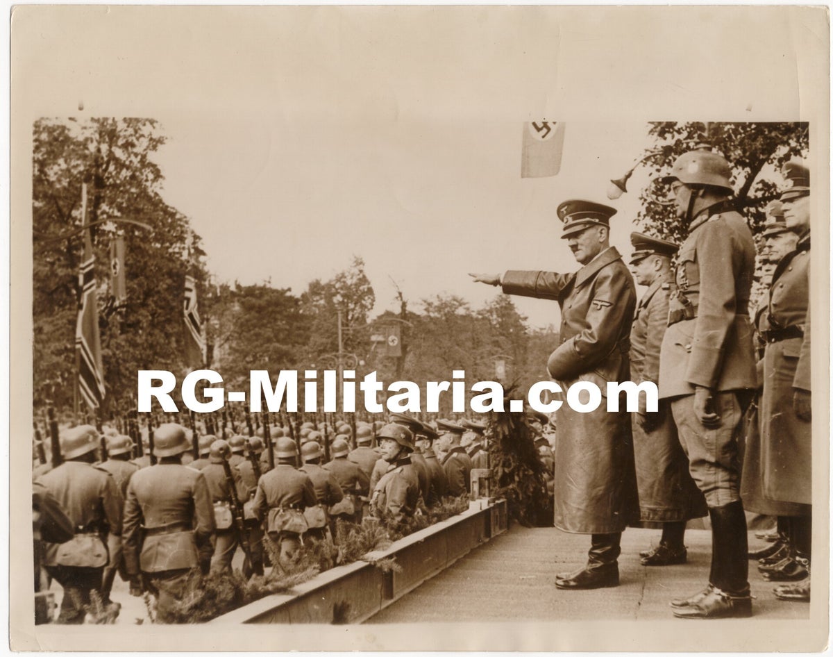 Original WW2 British Press Photo - Adolf Hitler saluting the German ...