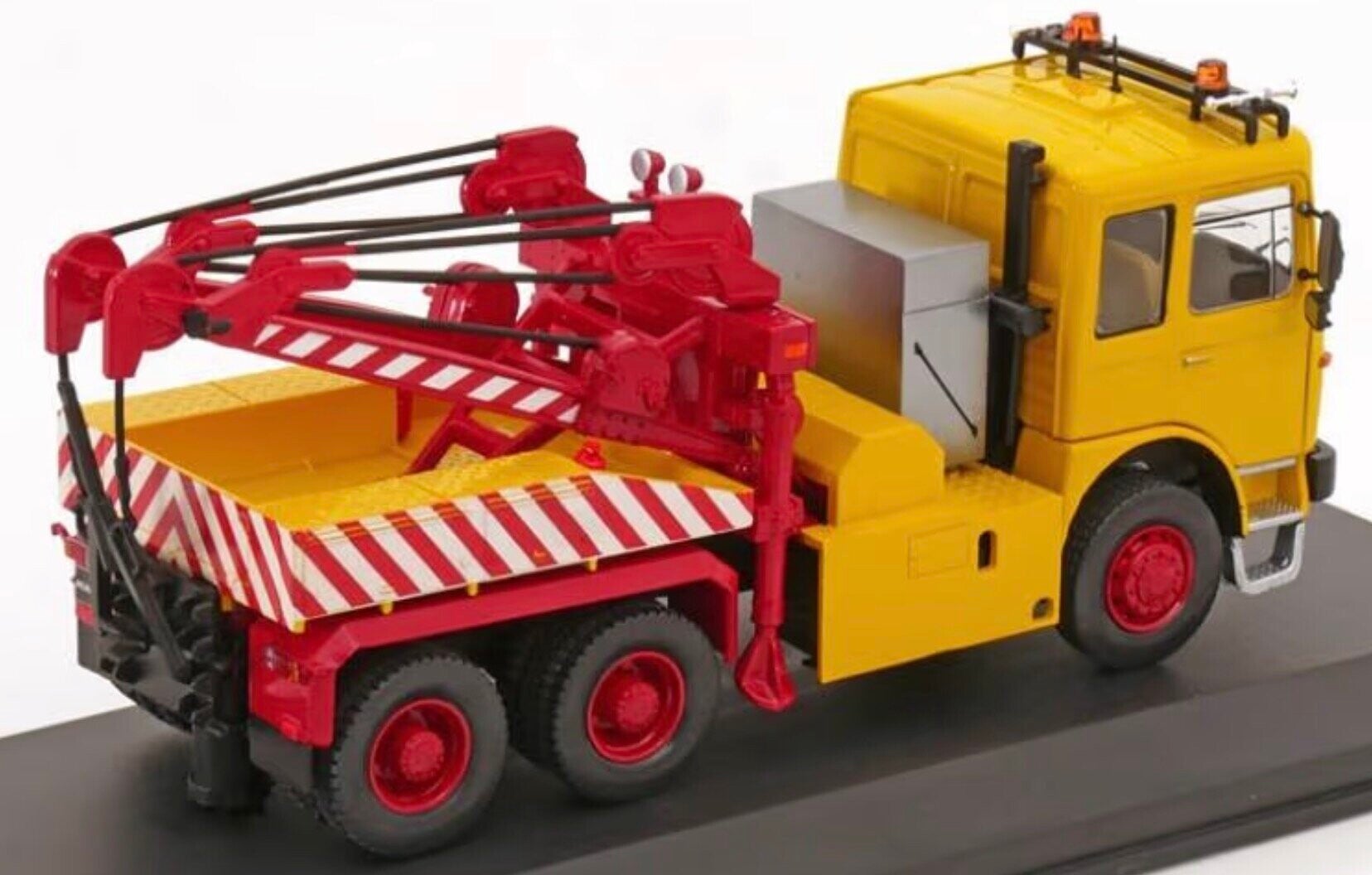 IXO Models MAN F8 26.281 Takelwagen | Brinic Modelcars