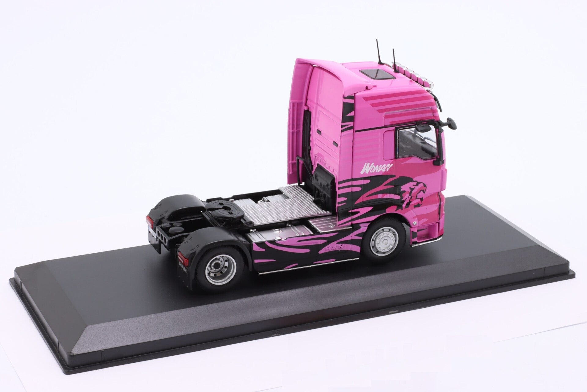Atlas MAN TGX Woman trucker - 2014 | Brinic Modelcars