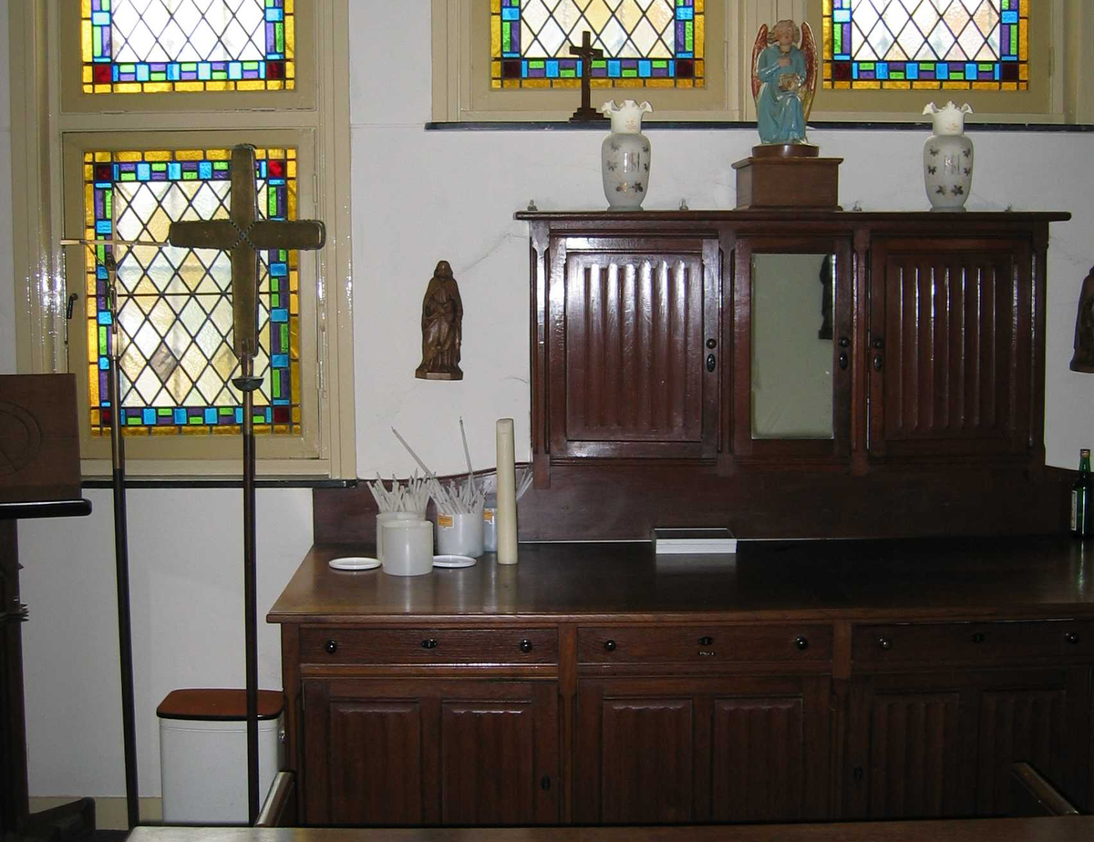 Informatie over het (100 jarige) kerkinterieur / 100 jarig kerkgebouw ...