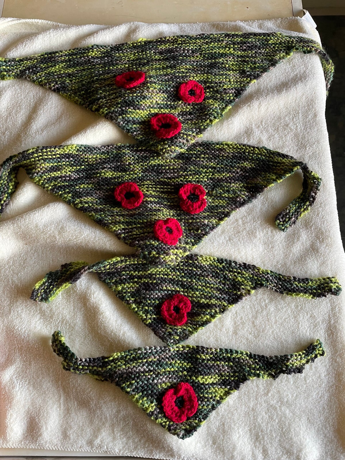 Knit your own Dog Bandana knitting pattern | thelongestyarn.com