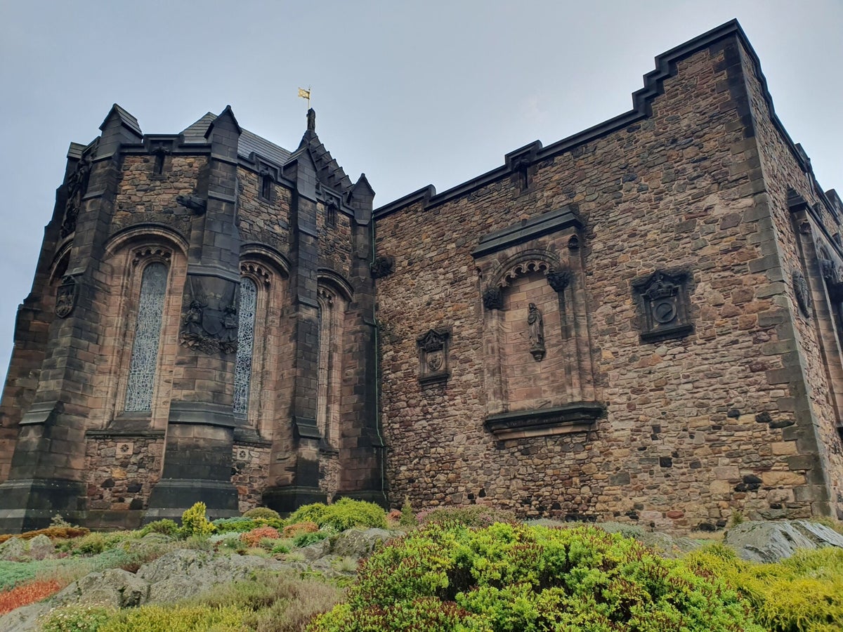 42nd Tick - Visit Edinburgh Castle | Midlifewanderlust
