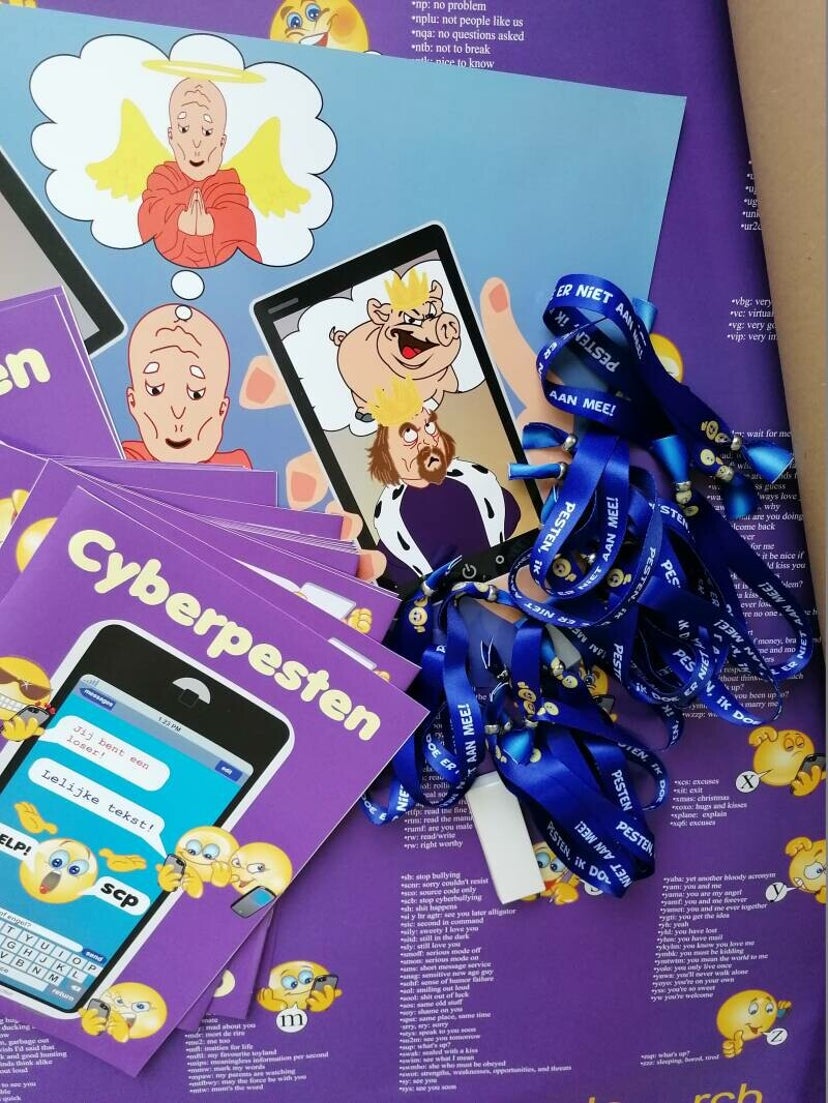 Posterpakket Cyberpesten A1 – Set van 2 posters met sms-afkortingen ...