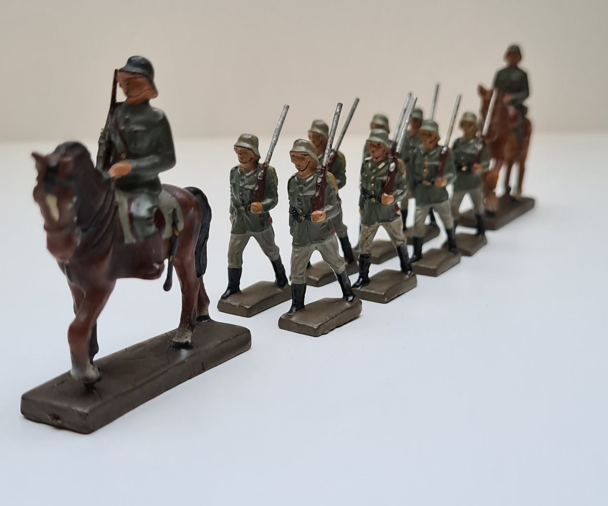 Group Lineol soldiers with 2 horses (10 pieces) | wimco antiques