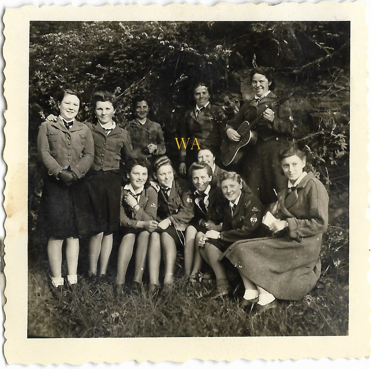 Group of BDM girls with pigtails. Visible sleeves. | wimco antiques
