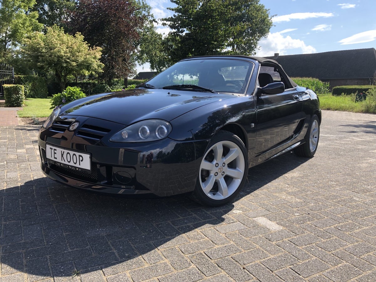 Octagon Car Care, aanbod van auto's en onderdelen.