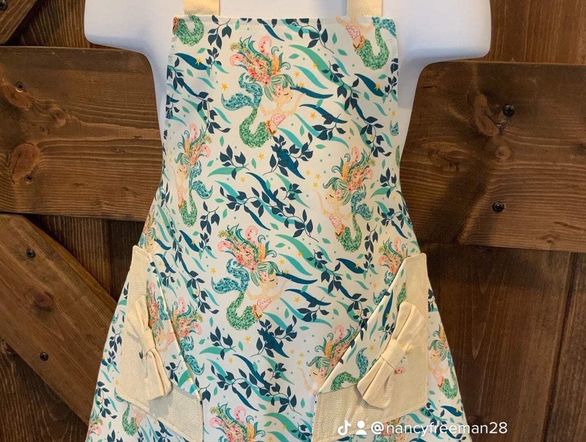 Childrens Aprons | Honeybee Cottage