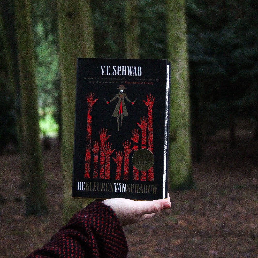 De kleuren van Schaduw - V.E. Schwabb / Recensies | thereadingtwinsnl