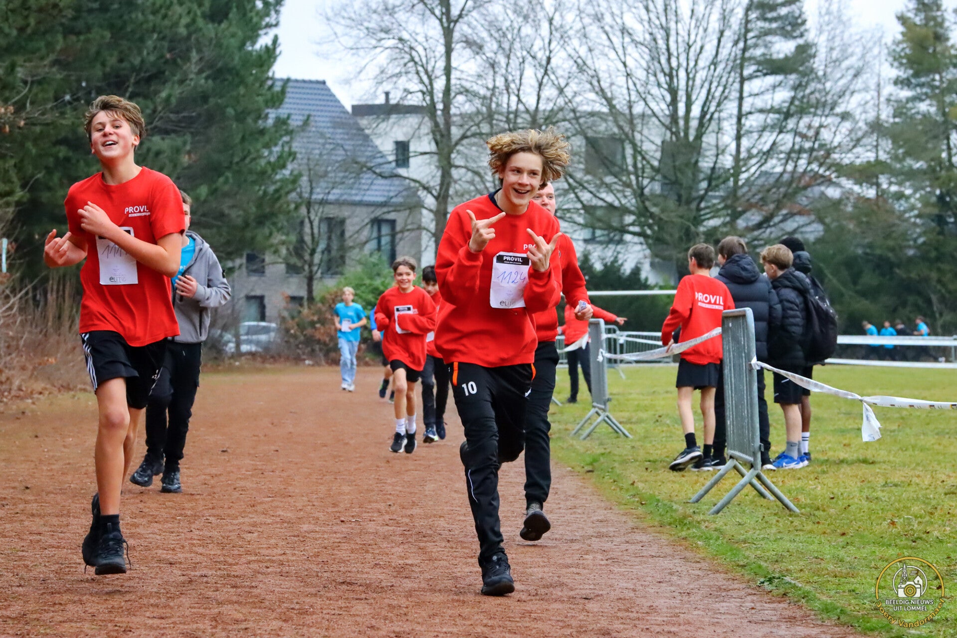 Koude temperaturen, warme sfeer tijdens de 67ste Cross der Jongeren aan ...