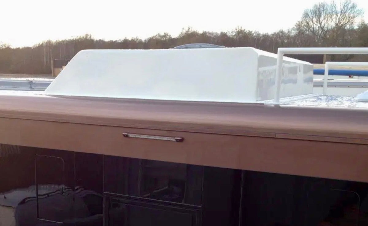 Fibreglass Flat Roof Sleeper Pod | The Horsebox Shop