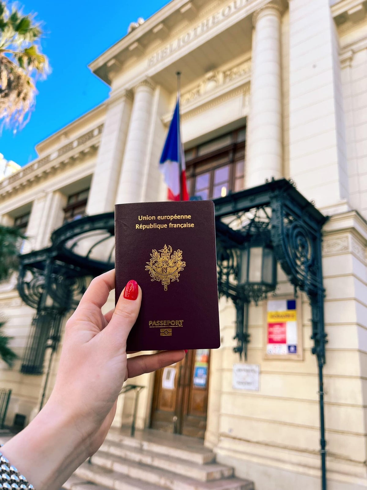 Naturalisation en 2025 : Processus Simplifié et Étapes Clés