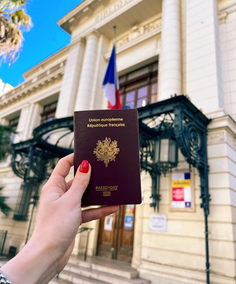 Réussissez Votre Naturalisation en 2025 : Le Guide Complet