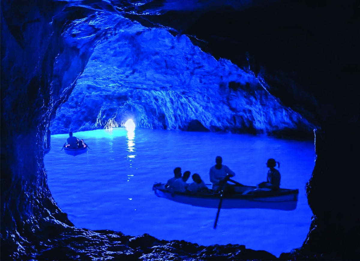 29. The Blue Grotto | Logo en la Cabeza